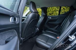 Black Volvo XC40 2023 in Riga, with an engine capacity of 2.00 L and mileage of 61 thousand km for 33900 €, photo 15 on AUTOMOTO.COM.LV