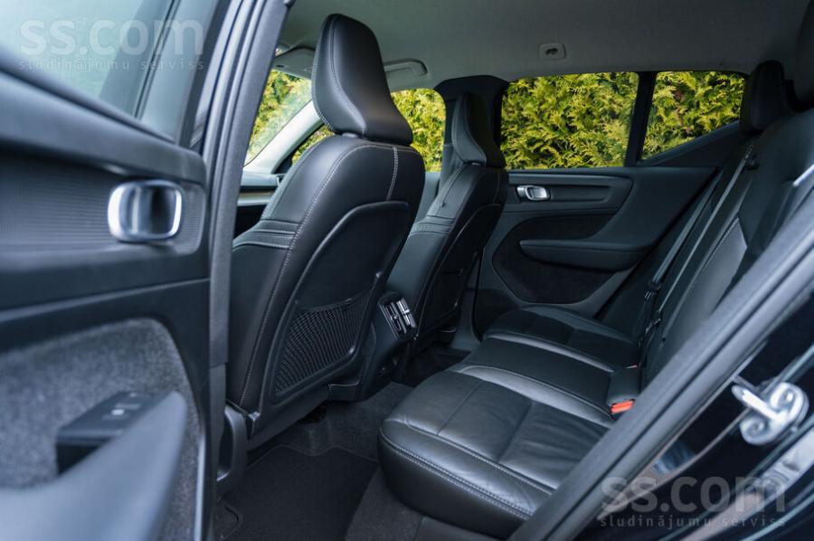 Black Volvo XC40 2023 in Riga, with an engine capacity of 2.00 L and mileage of 61 thousand km for 33900 €, photo 15 on AUTOMOTO.COM.LV