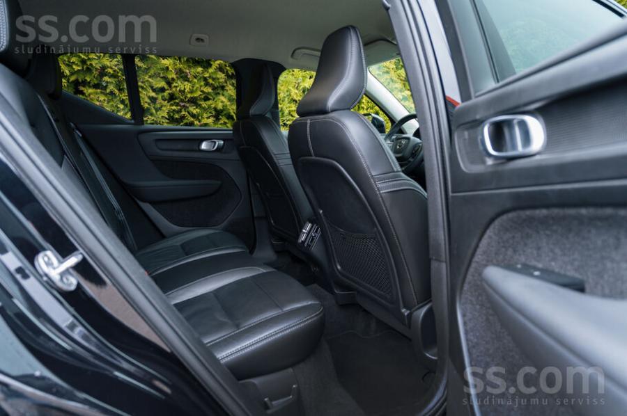 Black Volvo XC40 2023 in Riga, with an engine capacity of 2.00 L and mileage of 61 thousand km for 33900 €, photo 16 on AUTOMOTO.COM.LV