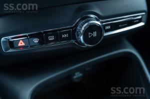 Black Volvo XC40 2023 in Riga, with an engine capacity of 2.00 L and mileage of 61 thousand km for 33900 €, photo 21 on AUTOMOTO.COM.LV