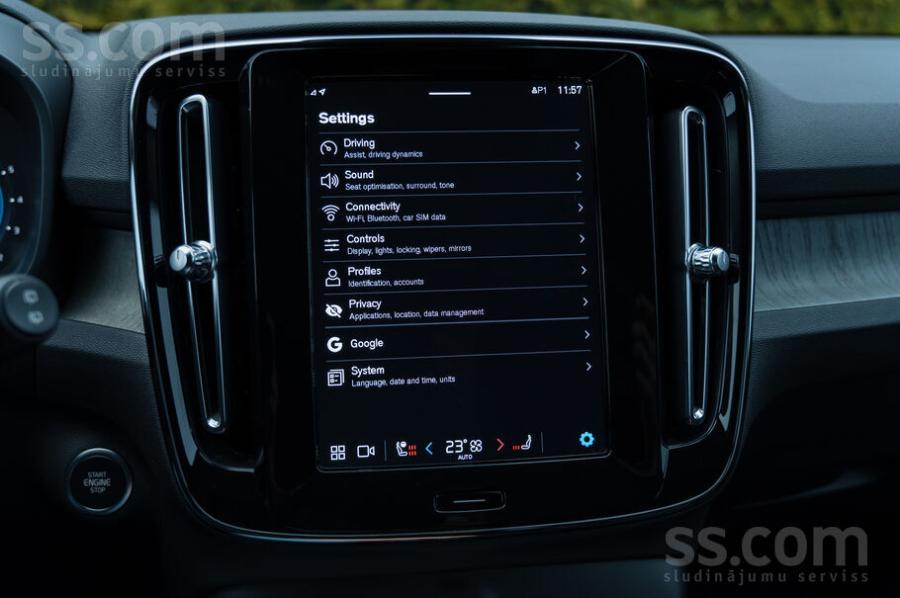 Black Volvo XC40 2023 in Riga, with an engine capacity of 2.00 L and mileage of 61 thousand km for 33900 €, photo 26 on AUTOMOTO.COM.LV