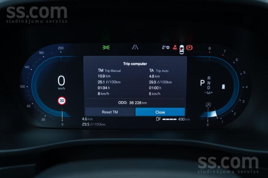 Black Volvo XC40 2023 in Riga, with an engine capacity of 2.00 L and mileage of 61 thousand km for 33900 €, photo 28 on AUTOMOTO.COM.LV