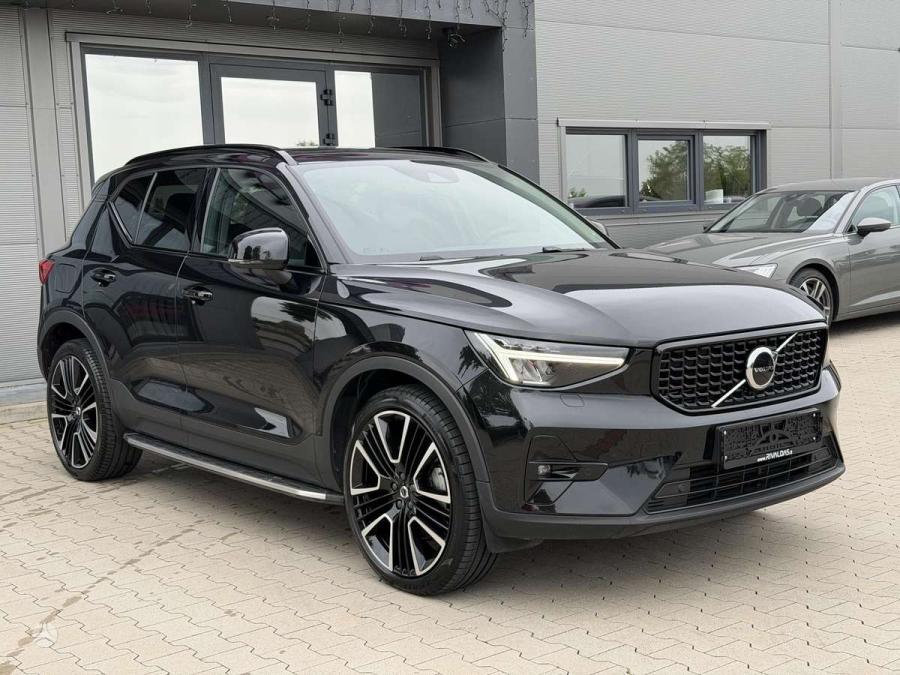 Черный Вольво XC40 2023 в Шяуляй, объемом двигателя 1.48 л и пробегом 141 тыс. км за 26990 €, фото 3 на AUTOMOTO.COM.LV