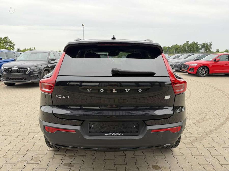 Черный Вольво XC40 2023 в Шяуляй, объемом двигателя 1.48 л и пробегом 141 тыс. км за 26990 €, фото 11 на AUTOMOTO.COM.LV