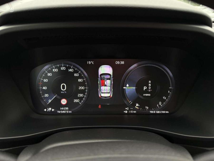 Черный Вольво XC40 2023 в Шяуляй, объемом двигателя 1.48 л и пробегом 141 тыс. км за 26990 €, фото 30 на AUTOMOTO.COM.LV