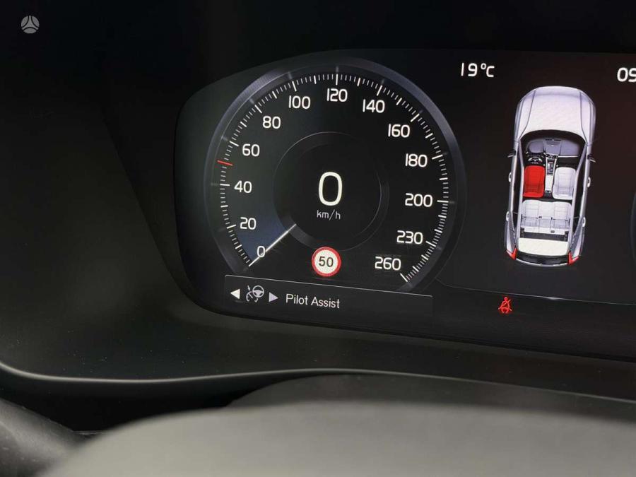 Черный Вольво XC40 2023 в Шяуляй, объемом двигателя 1.48 л и пробегом 141 тыс. км за 26990 €, фото 31 на AUTOMOTO.COM.LV