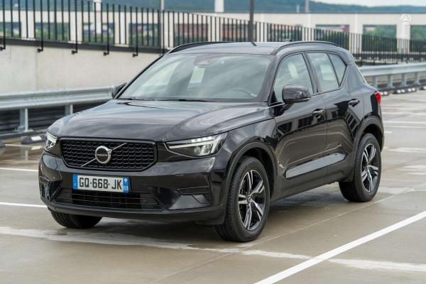 Melns Volvo XC40 2023 Viļņa, ar dzinēja tilpumu 1.97 L un nobraukumu 161 tūkst. km par 22264 €, foto 1 vietnē AUTOMOTO.COM.LV