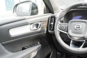 Melns Volvo XC40 2023 Viļņa, ar dzinēja tilpumu 1.97 L un nobraukumu 161 tūkst. km par 22264 €, foto 4 vietnē AUTOMOTO.COM.LV
