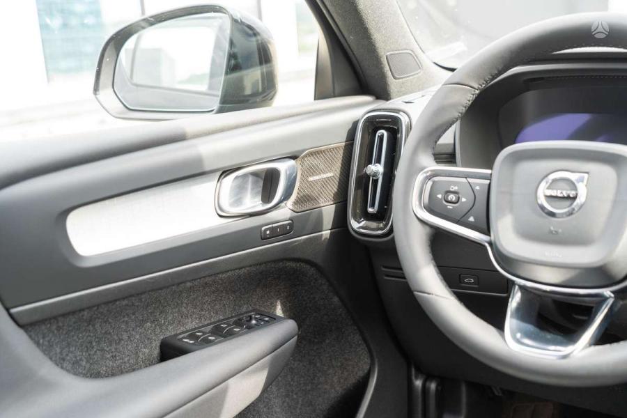 Melns Volvo XC40 2023 Viļņa, ar dzinēja tilpumu 1.97 L un nobraukumu 161 tūkst. km par 22264 €, foto 4 vietnē AUTOMOTO.COM.LV