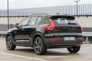 Melns Volvo XC40 2023 Viļņa, ar dzinēja tilpumu 1.97 L un nobraukumu 161 tūkst. km par 22264 €, foto 7 vietnē AUTOMOTO.COM.LV
