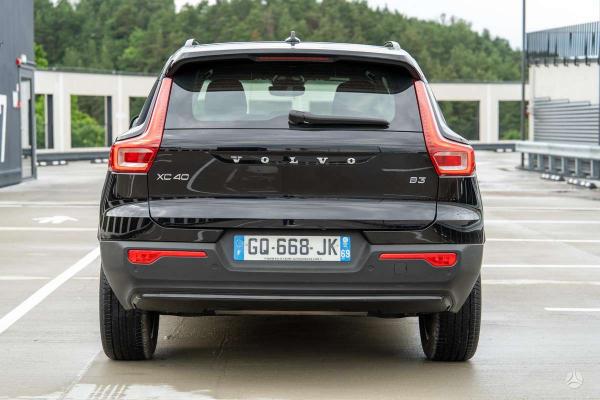 Melns Volvo XC40 2023 Viļņa, ar dzinēja tilpumu 1.97 L un nobraukumu 161 tūkst. km par 22264 €, foto 7 vietnē AUTOMOTO.COM.LV