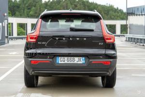 Melns Volvo XC40 2023 Viļņa, ar dzinēja tilpumu 1.97 L un nobraukumu 161 tūkst. km par 22264 €, foto 8 vietnē AUTOMOTO.COM.LV