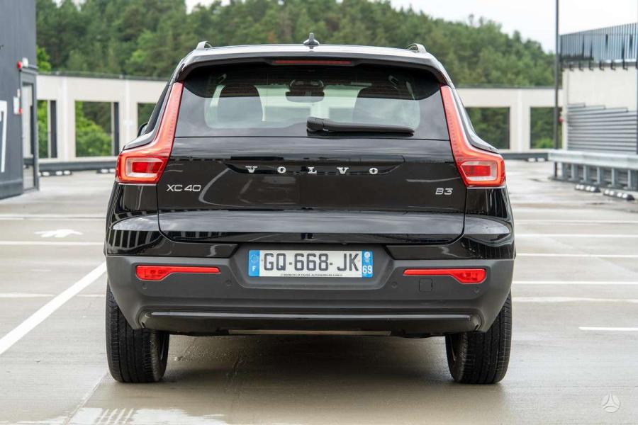 Melns Volvo XC40 2023 Viļņa, ar dzinēja tilpumu 1.97 L un nobraukumu 161 tūkst. km par 22264 €, foto 8 vietnē AUTOMOTO.COM.LV