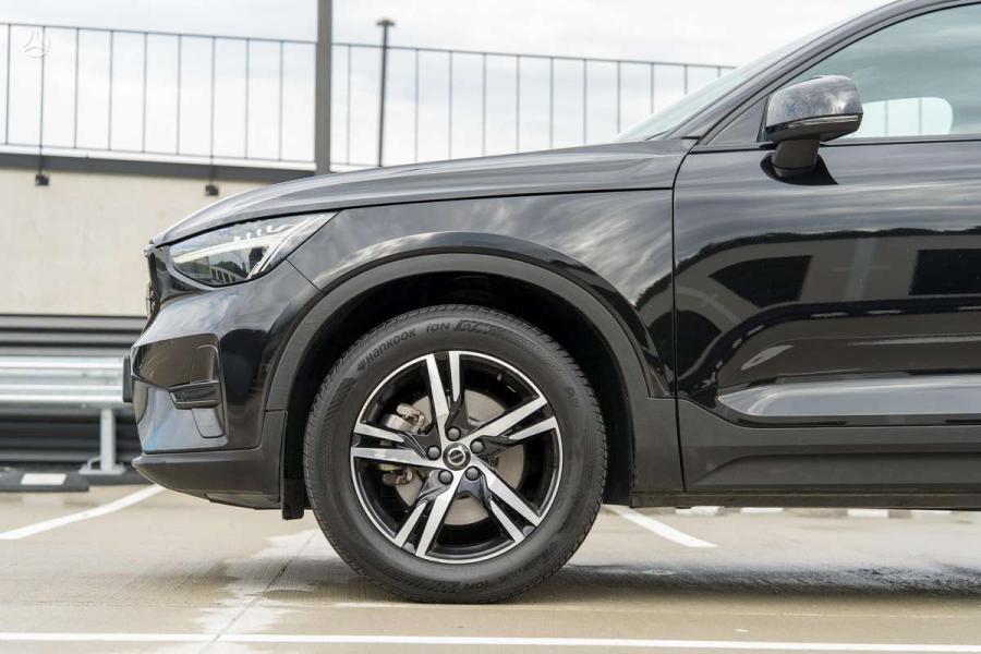 Melns Volvo XC40 2023 Viļņa, ar dzinēja tilpumu 1.97 L un nobraukumu 161 tūkst. km par 22264 €, foto 9 vietnē AUTOMOTO.COM.LV