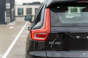 Melns Volvo XC40 2023 Viļņa, ar dzinēja tilpumu 1.97 L un nobraukumu 161 tūkst. km par 22264 €, foto 13 vietnē AUTOMOTO.COM.LV