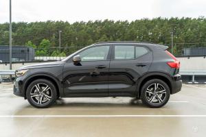 Melns Volvo XC40 2023 Viļņa, ar dzinēja tilpumu 1.97 L un nobraukumu 161 tūkst. km par 22264 €, foto 14 vietnē AUTOMOTO.COM.LV