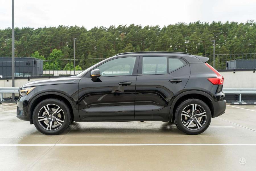 Melns Volvo XC40 2023 Viļņa, ar dzinēja tilpumu 1.97 L un nobraukumu 161 tūkst. km par 22264 €, foto 14 vietnē AUTOMOTO.COM.LV