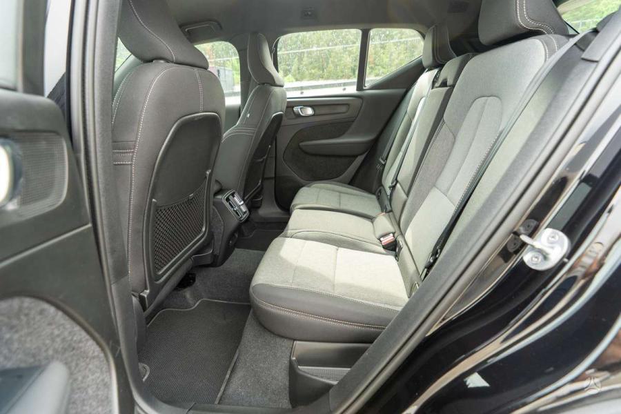 Melns Volvo XC40 2023 Viļņa, ar dzinēja tilpumu 1.97 L un nobraukumu 161 tūkst. km par 22264 €, foto 24 vietnē AUTOMOTO.COM.LV