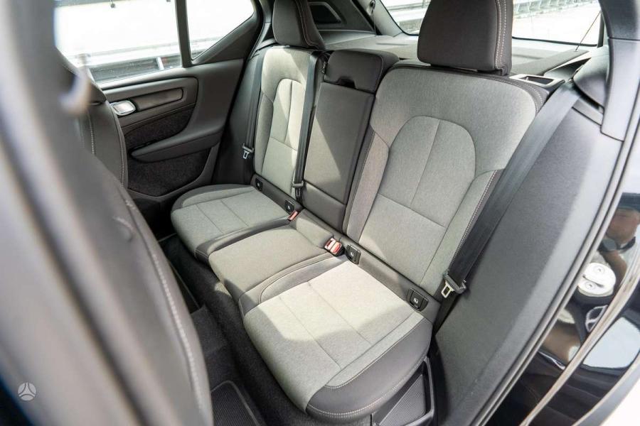 Melns Volvo XC40 2023 Viļņa, ar dzinēja tilpumu 1.97 L un nobraukumu 161 tūkst. km par 22264 €, foto 25 vietnē AUTOMOTO.COM.LV