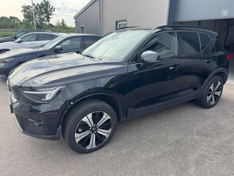 Black Volvo XC40 2023 in Prienai, with an engine capacity of 0.00 L and mileage of 35 thousand km for 23500 €, photo 1 on AUTOMOTO.COM.LV