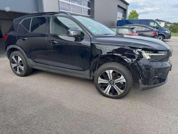 Black Volvo XC40 2023 in Prienai, with an engine capacity of 0.00 L and mileage of 35 thousand km for 23500 €, photo 2 on AUTOMOTO.COM.LV