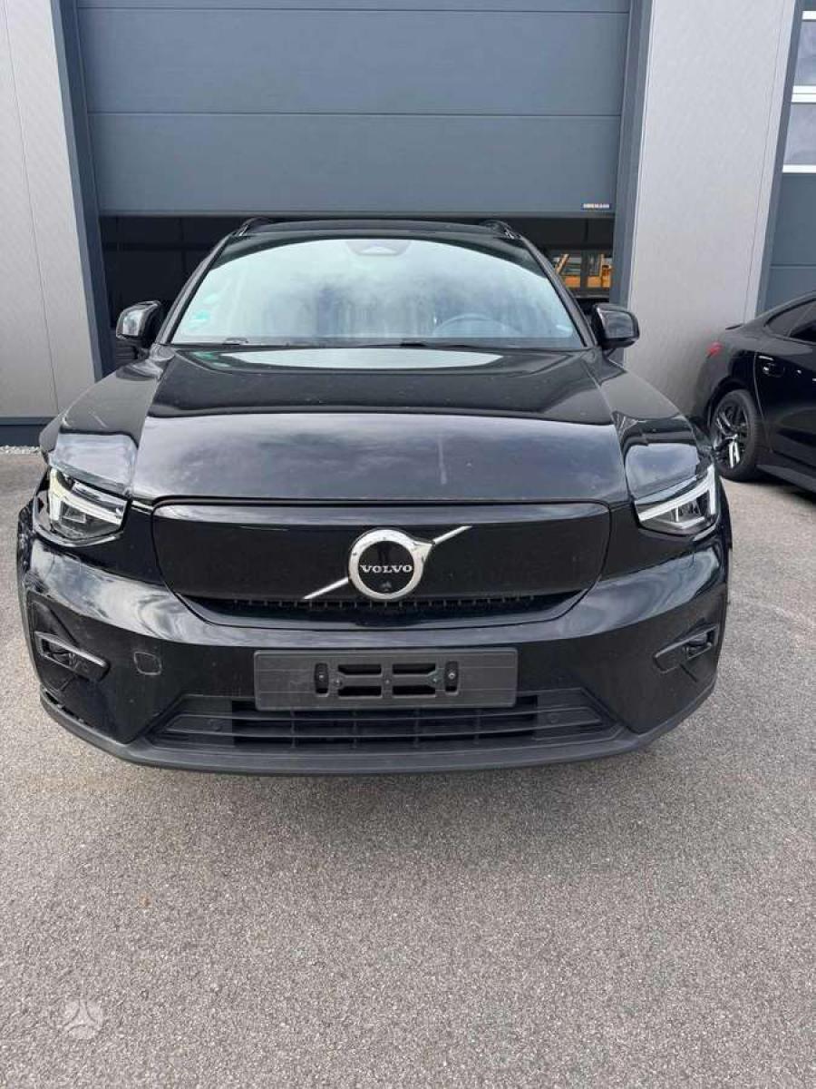 Black Volvo XC40 2023 in Prienai, with an engine capacity of 0.00 L and mileage of 35 thousand km for 23500 €, photo 4 on AUTOMOTO.COM.LV