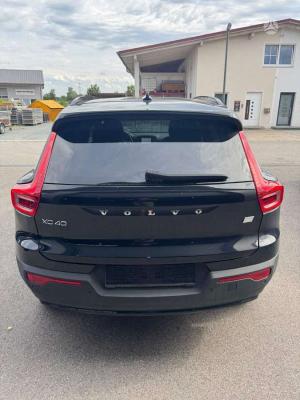 Black Volvo XC40 2023 in Prienai, with an engine capacity of 0.00 L and mileage of 35 thousand km for 23500 €, photo 7 on AUTOMOTO.COM.LV