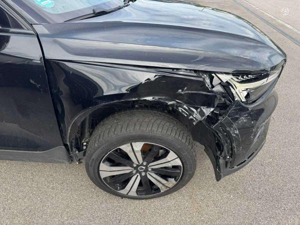 Black Volvo XC40 2023 in Prienai, with an engine capacity of 0.00 L and mileage of 35 thousand km for 23500 €, photo 7 on AUTOMOTO.COM.LV