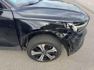 Black Volvo XC40 2023 in Prienai, with an engine capacity of 0.00 L and mileage of 35 thousand km for 23500 €, photo 8 on AUTOMOTO.COM.LV
