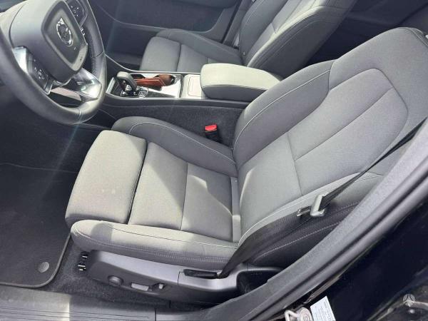 Black Volvo XC40 2023 in Prienai, with an engine capacity of 0.00 L and mileage of 35 thousand km for 23500 €, photo 9 on AUTOMOTO.COM.LV