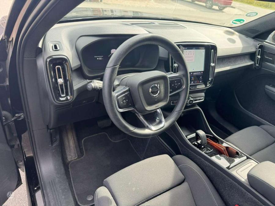 Black Volvo XC40 2023 in Prienai, with an engine capacity of 0.00 L and mileage of 35 thousand km for 23500 €, photo 11 on AUTOMOTO.COM.LV