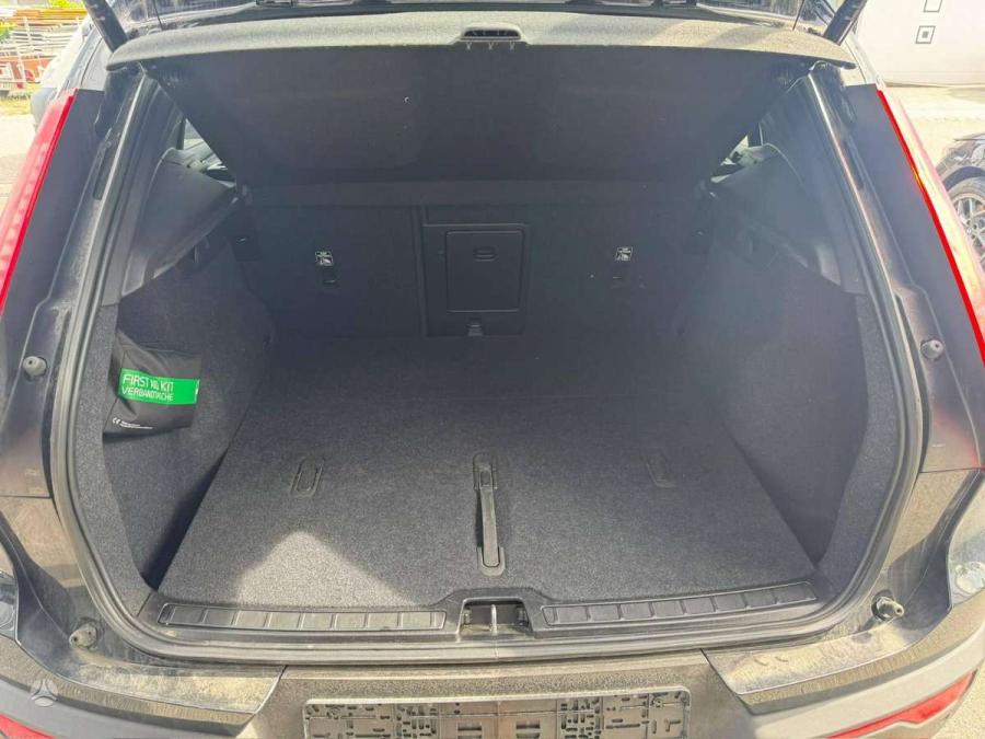 Black Volvo XC40 2023 in Prienai, with an engine capacity of 0.00 L and mileage of 35 thousand km for 23500 €, photo 14 on AUTOMOTO.COM.LV