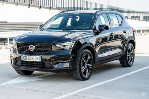 Black Volvo XC40 2023 in Vilnius, with an engine capacity of 1.97 L and mileage of 161 thousand km for 22300 €, photo  on AUTOMOTO.COM.LV