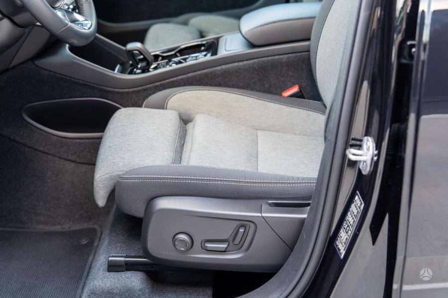 Black Volvo XC40 2023 in Vilnius, with an engine capacity of 1.97 L and mileage of 161 thousand km for 22300 €, photo 4 on AUTOMOTO.COM.LV