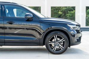 Black Volvo XC40 2023 in Vilnius, with an engine capacity of 1.97 L and mileage of 161 thousand km for 22300 €, photo 10 on AUTOMOTO.COM.LV