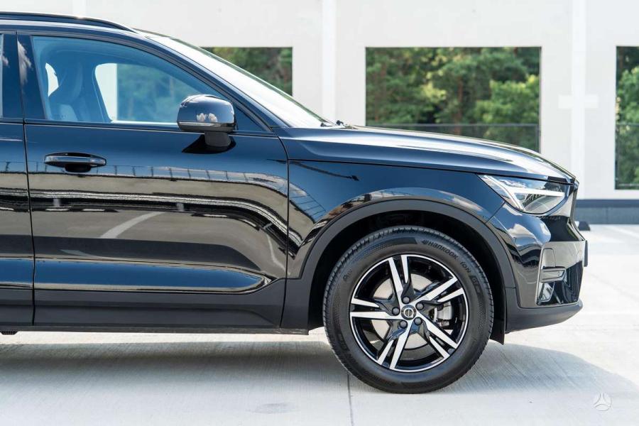 Black Volvo XC40 2023 in Vilnius, with an engine capacity of 1.97 L and mileage of 161 thousand km for 22300 €, photo 10 on AUTOMOTO.COM.LV
