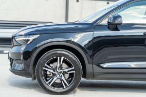Black Volvo XC40 2023 in Vilnius, with an engine capacity of 1.97 L and mileage of 161 thousand km for 22300 €, photo 13 on AUTOMOTO.COM.LV