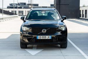 Black Volvo XC40 2023 in Vilnius, with an engine capacity of 1.97 L and mileage of 161 thousand km for 22300 €, photo 17 on AUTOMOTO.COM.LV