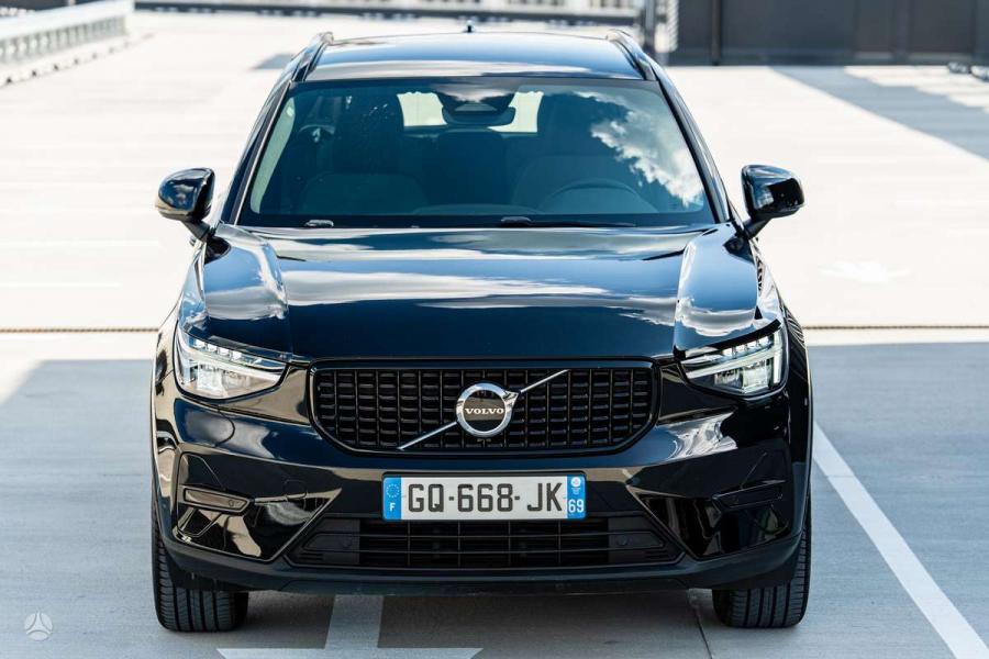 Black Volvo XC40 2023 in Vilnius, with an engine capacity of 1.97 L and mileage of 161 thousand km for 22300 €, photo 19 on AUTOMOTO.COM.LV