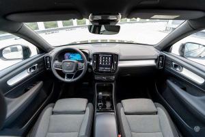 Black Volvo XC40 2023 in Vilnius, with an engine capacity of 1.97 L and mileage of 161 thousand km for 22300 €, photo 31 on AUTOMOTO.COM.LV