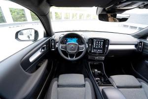 Black Volvo XC40 2023 in Vilnius, with an engine capacity of 1.97 L and mileage of 161 thousand km for 22300 €, photo 32 on AUTOMOTO.COM.LV