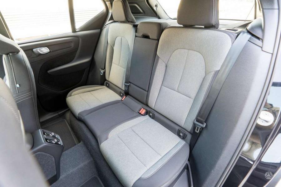 Black Volvo XC40 2023 in Vilnius, with an engine capacity of 1.97 L and mileage of 161 thousand km for 22300 €, photo 37 on AUTOMOTO.COM.LV