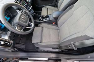 Black Volvo XC40 2023 in Vilnius, with an engine capacity of 1.97 L and mileage of 161 thousand km for 22300 €, photo 42 on AUTOMOTO.COM.LV
