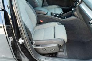 Black Volvo XC40 2023 in Vilnius, with an engine capacity of 1.97 L and mileage of 161 thousand km for 22300 €, photo 43 on AUTOMOTO.COM.LV