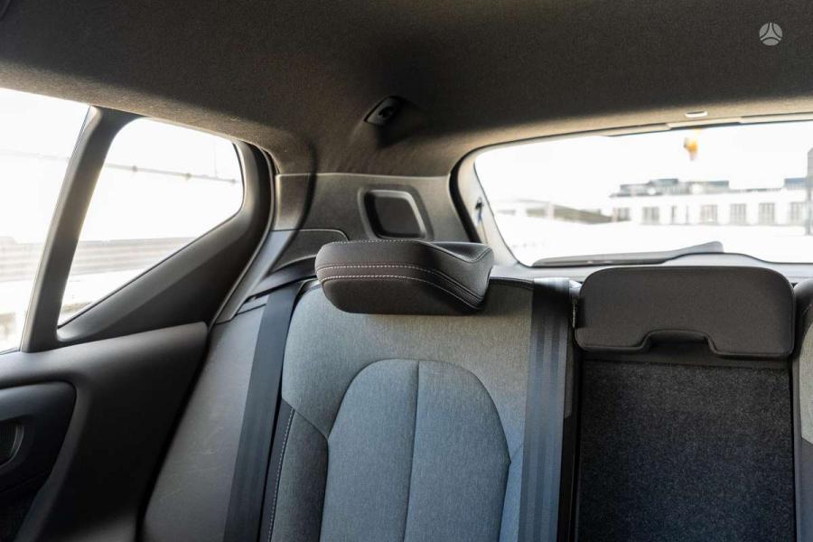 Black Volvo XC40 2023 in Vilnius, with an engine capacity of 1.97 L and mileage of 161 thousand km for 22300 €, photo 55 on AUTOMOTO.COM.LV