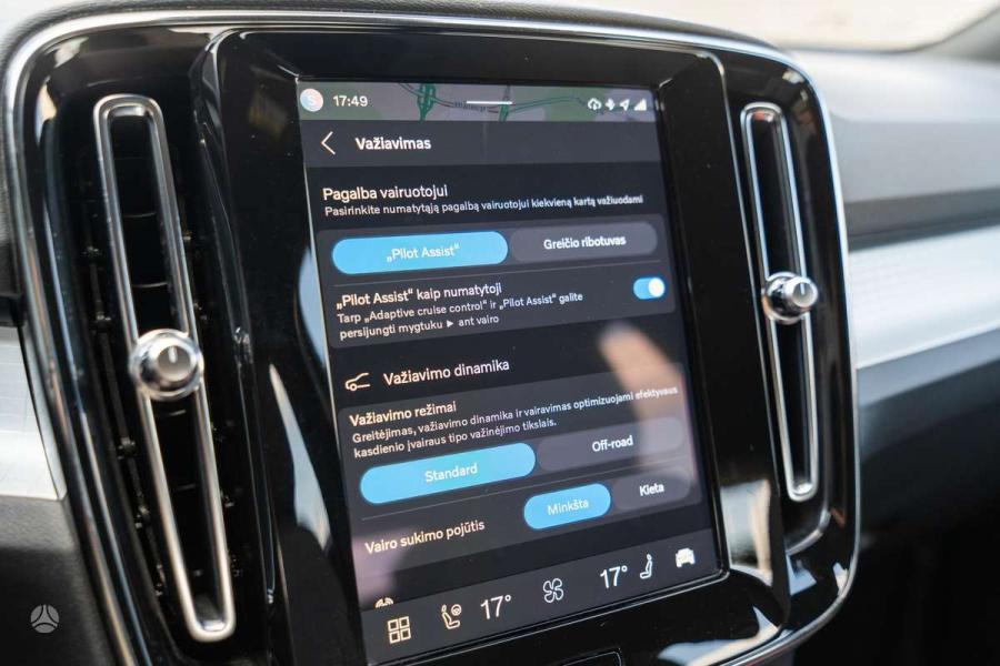 Black Volvo XC40 2023 in Vilnius, with an engine capacity of 1.97 L and mileage of 161 thousand km for 22300 €, photo 56 on AUTOMOTO.COM.LV