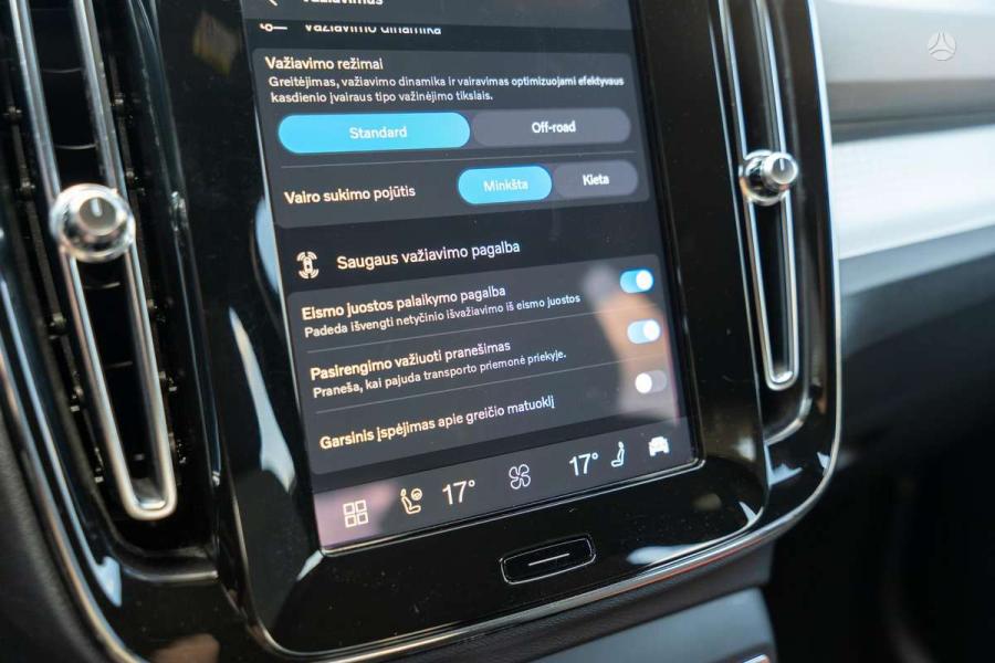 Black Volvo XC40 2023 in Vilnius, with an engine capacity of 1.97 L and mileage of 161 thousand km for 22300 €, photo 57 on AUTOMOTO.COM.LV