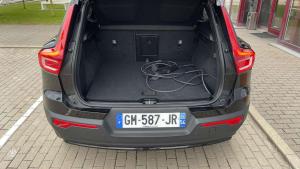 Black Volvo XC40 2023 in Marijampole, with an engine capacity of 1.48 L and mileage of 195 thousand km for 19500 €, photo 3 on AUTOMOTO.COM.LV