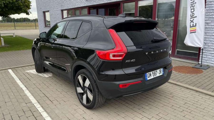 Black Volvo XC40 2023 in Marijampole, with an engine capacity of 1.48 L and mileage of 195 thousand km for 19500 €, photo 5 on AUTOMOTO.COM.LV