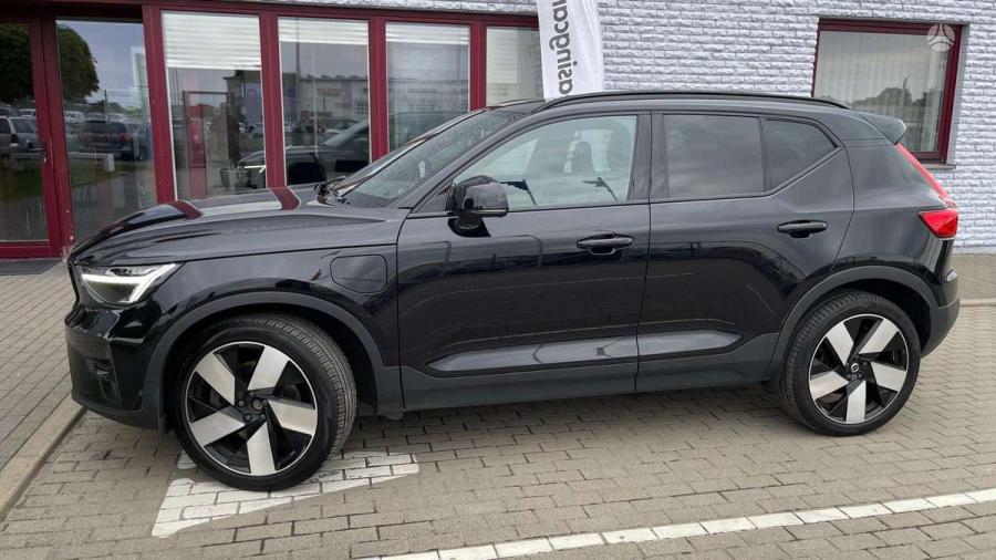 Black Volvo XC40 2023 in Marijampole, with an engine capacity of 1.48 L and mileage of 195 thousand km for 19500 €, photo 7 on AUTOMOTO.COM.LV